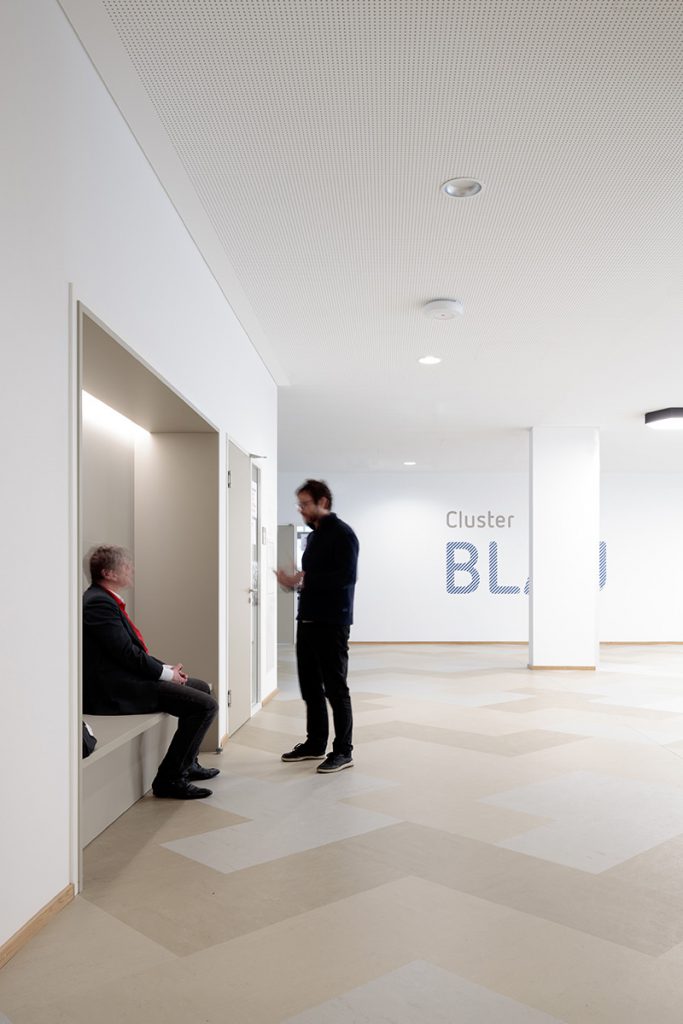 Vienna West High School, Vienna – BIG SEE Make Sense