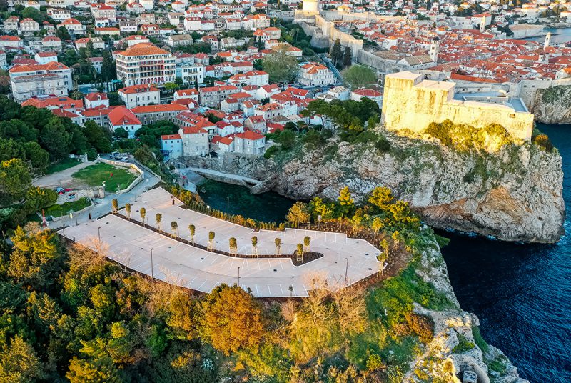 Horticultural revitalization and landscaping of the plateau in the park ...