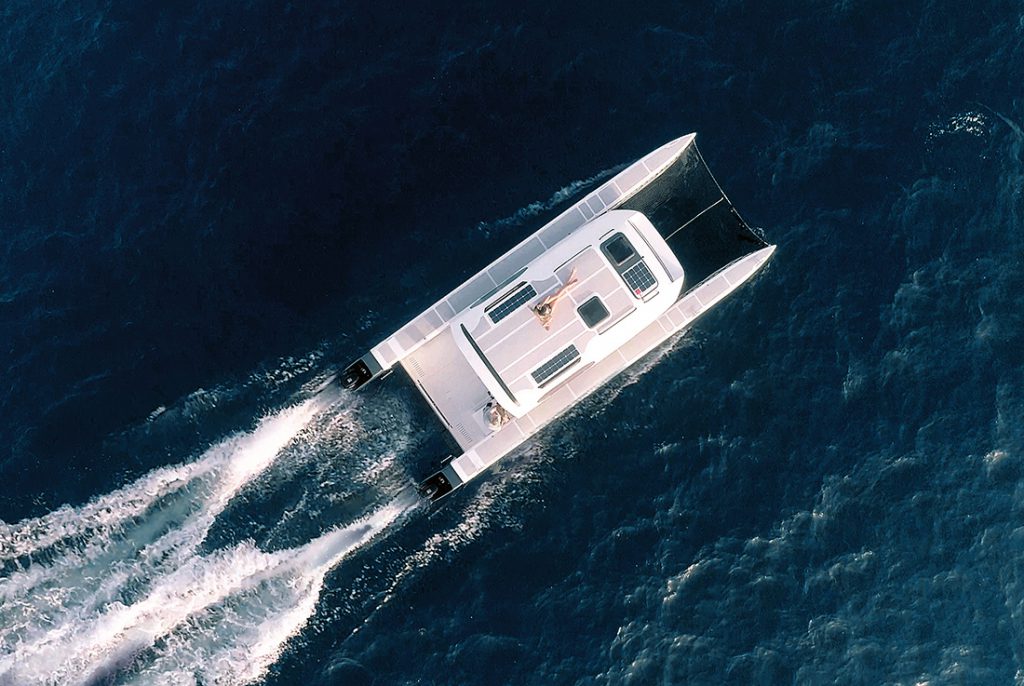 Outcut catamaran – BIG SEE