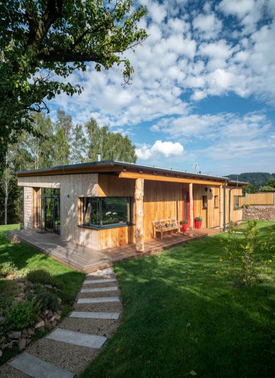 House with Douglas fir columns – BIG SEE