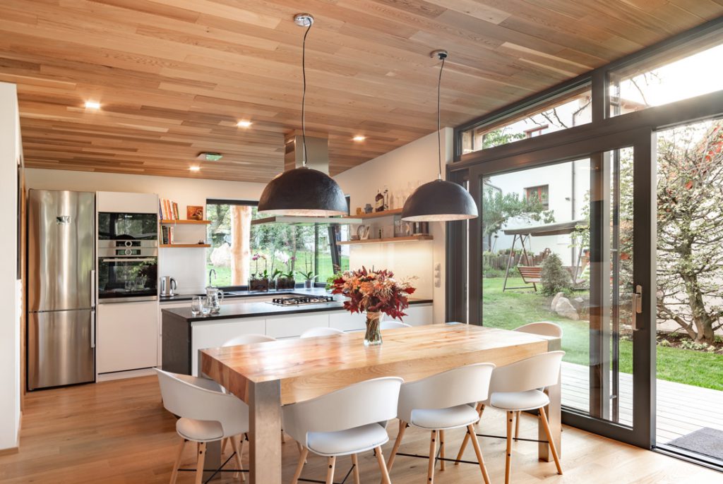 House with Douglas fir columns – BIG SEE Make Sense