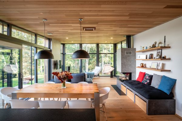 House with Douglas fir columns – BIG SEE Make Sense