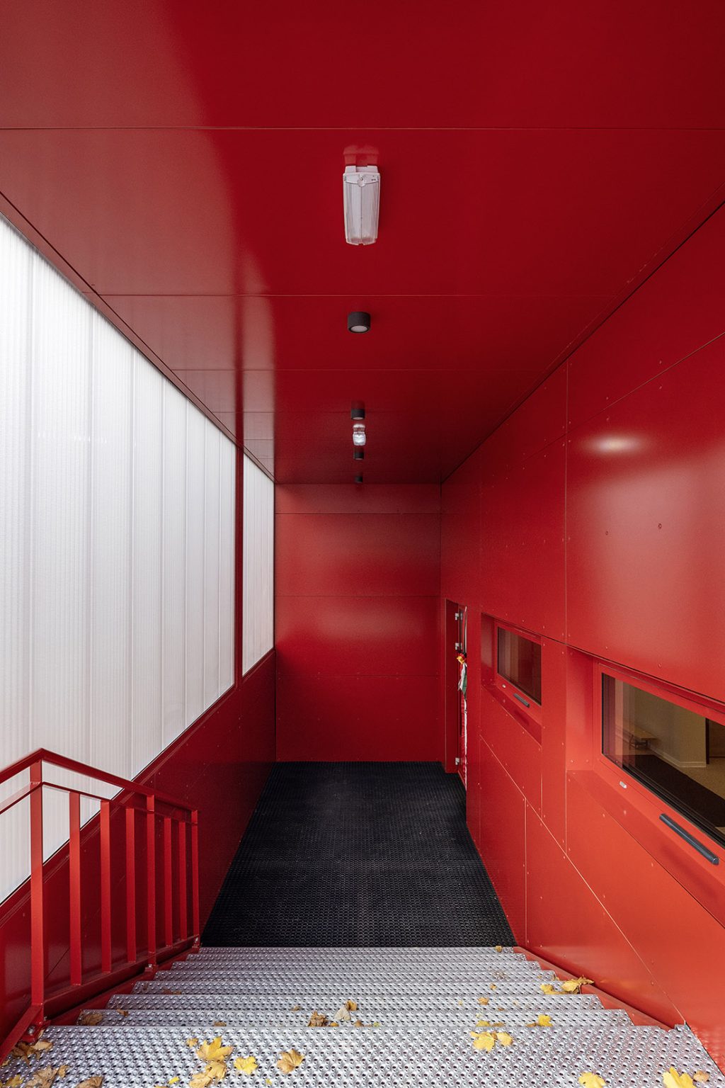 The new container building of the German School of Budapest – BIG SEE