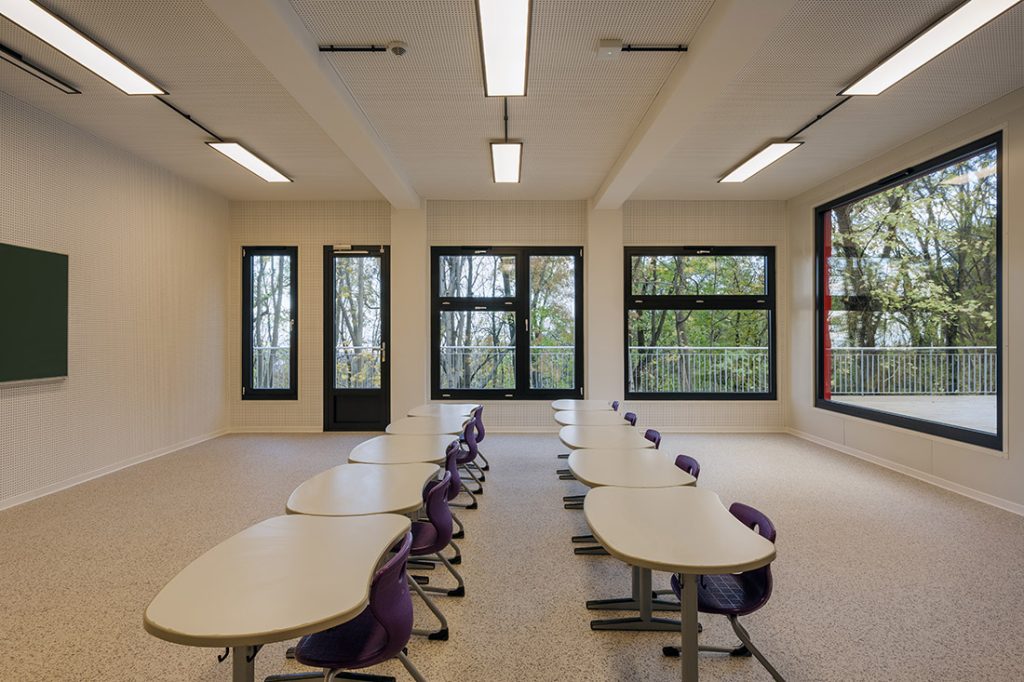 The new container building of the German School of Budapest – BIG SEE ...