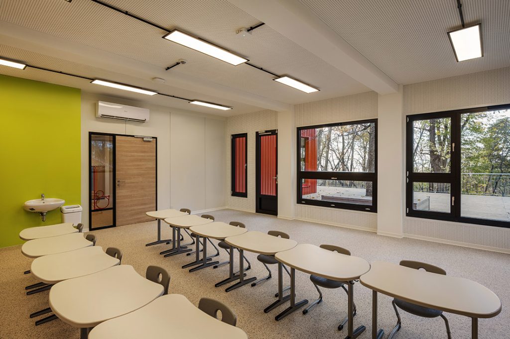 The new container building of the German School of Budapest – BIG SEE ...