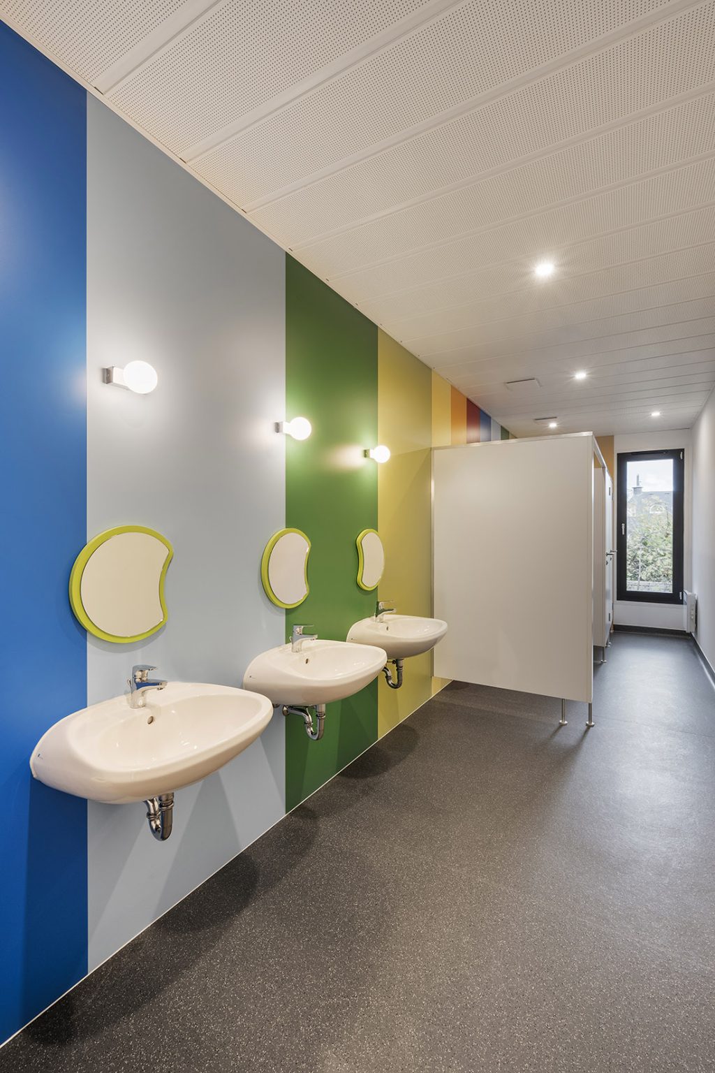 The new container building of the German School of Budapest – BIG SEE ...