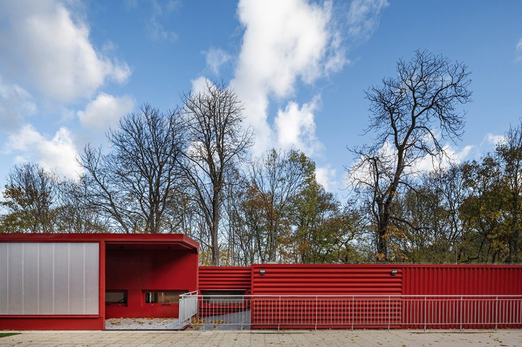 The new container building of the German School of Budapest – BIG SEE ...